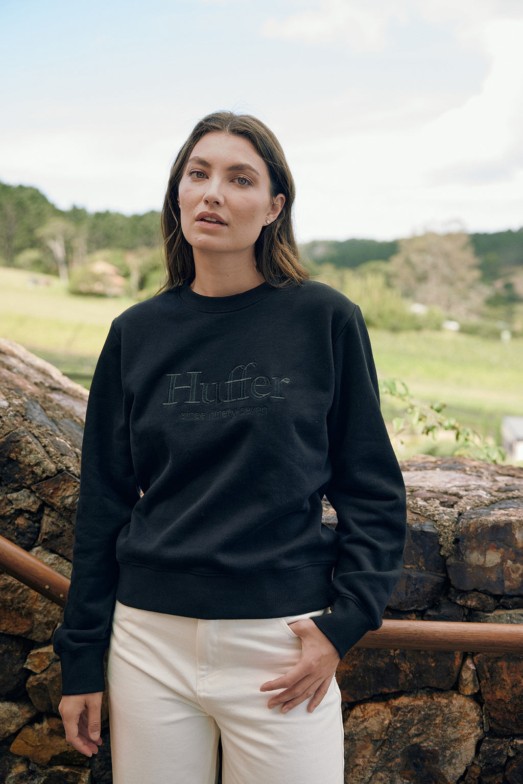 CLASSIC CREW / BASIS BLACK – Huffer