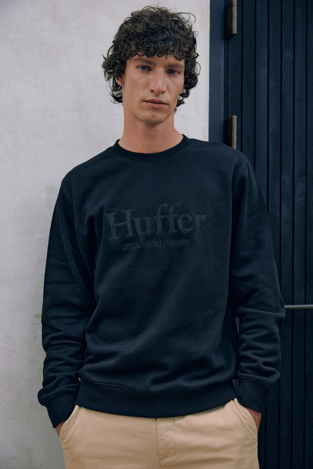 CLASSIC CREW / BASIS BLACK – Huffer